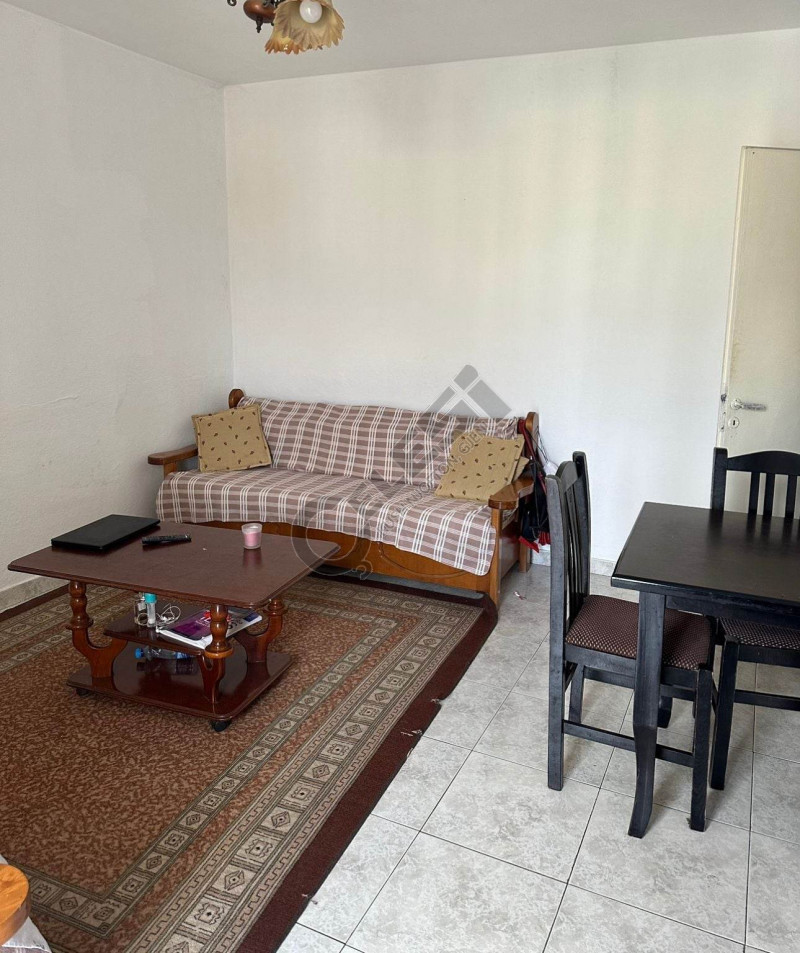 SHTEPI NE SHITJE - PRANE SHKOLLES SE BASHKUAR ( GA... rif. 889570 ...